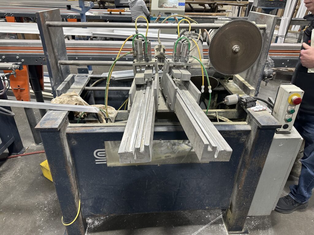 Sampson DC10J Notch Box | Vinyl Window Equipment | Equipment | The ...